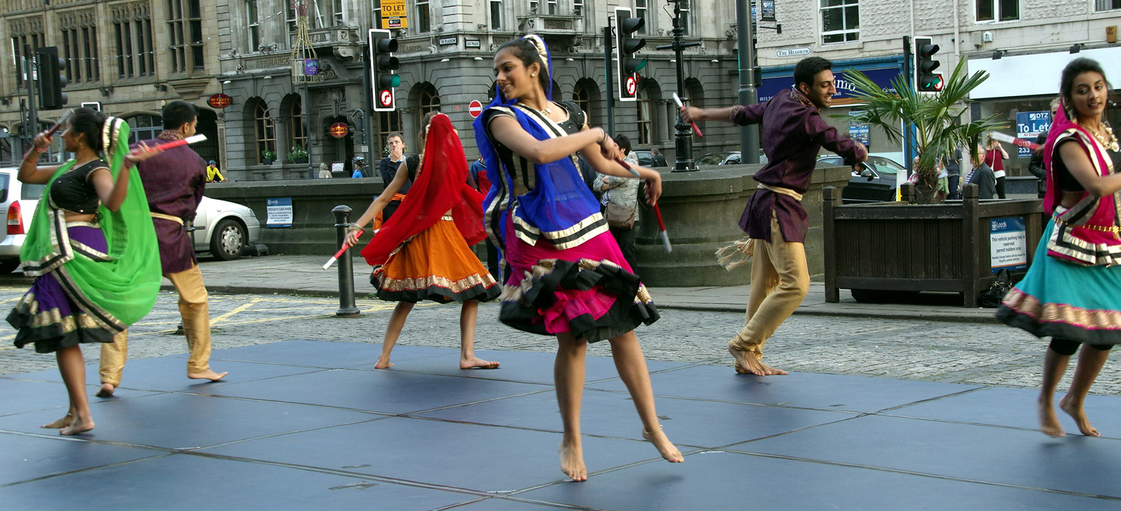 Garba Dance – A Lively Traditional Dance Form of Gujarat