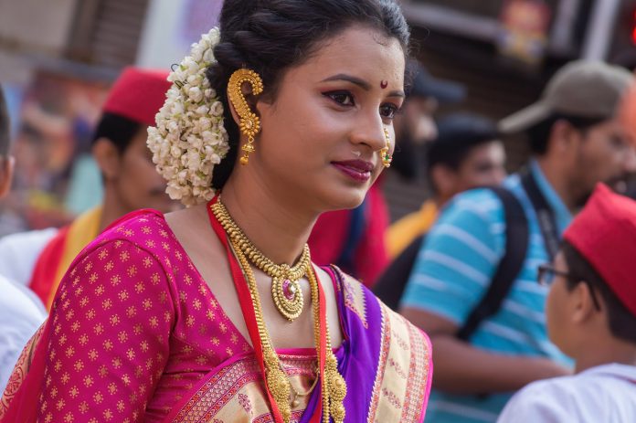 Traditional Dresses of Maharashtra - The Beauty of Intricacies