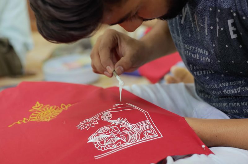 Handicrafts from Gujarat with Strong-rooted Traditional Essence