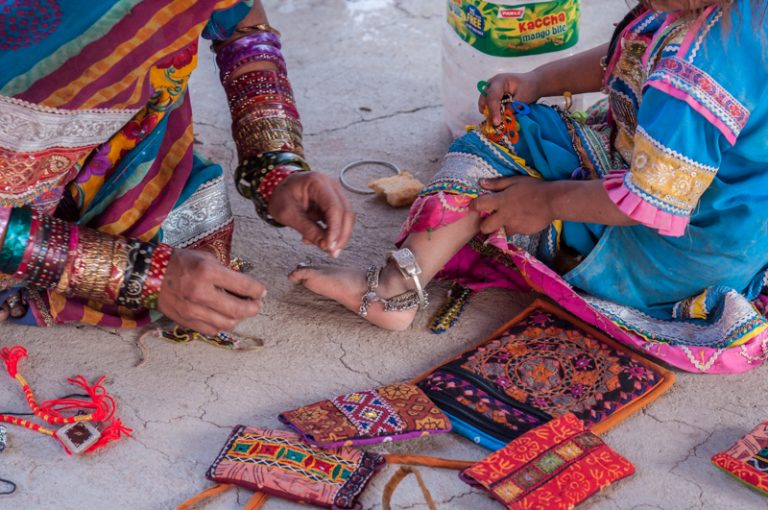 Handicrafts from Gujarat with Strong-rooted Traditional Essence
