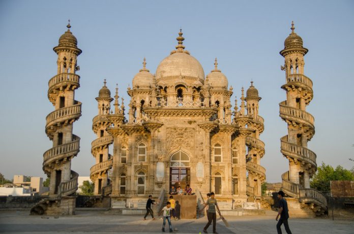 Culture of Gujarat: Exploring the Rich Heritage, Art, Music, Food and ...
