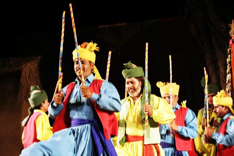 Splendid Folk Dances of Jammu and Kashmir You Must Experience in The Valley