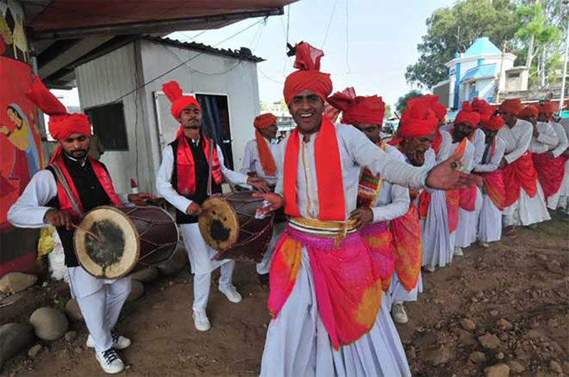 Splendid Folk Dances of Jammu and Kashmir You Must Experience in The Valley