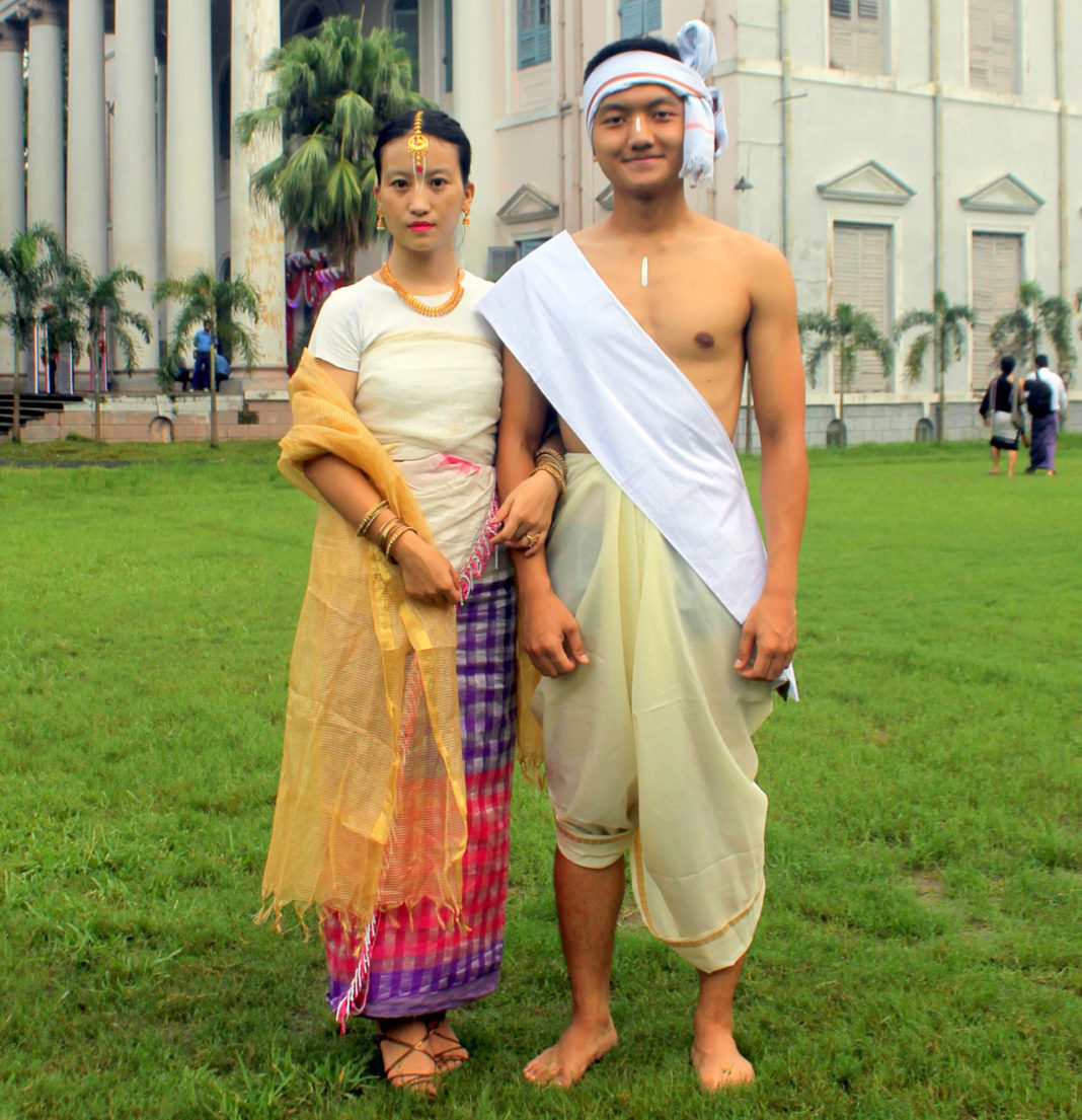 The Vibrant Traditional Dresses of Manipur Reflecting Manipuri Culture!