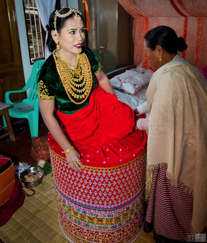 The Vibrant Traditional Dresses of Manipur Reflecting Manipuri Culture!