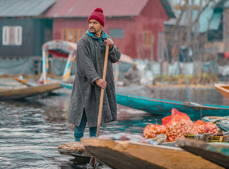 Traditional Dresses of Kashmir - Reflecting the Grandeur of Paradise on ...