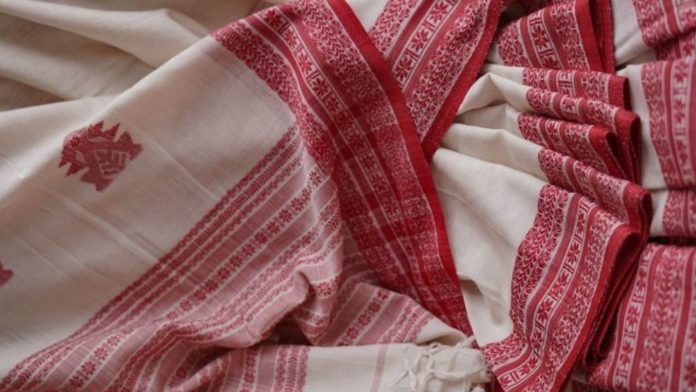A Deep Dive into the Lal Par Saree from West Bengal