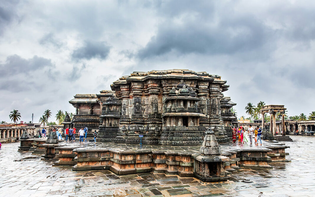 Dravidian Architecture of Southern India - A Splendid Display of ...