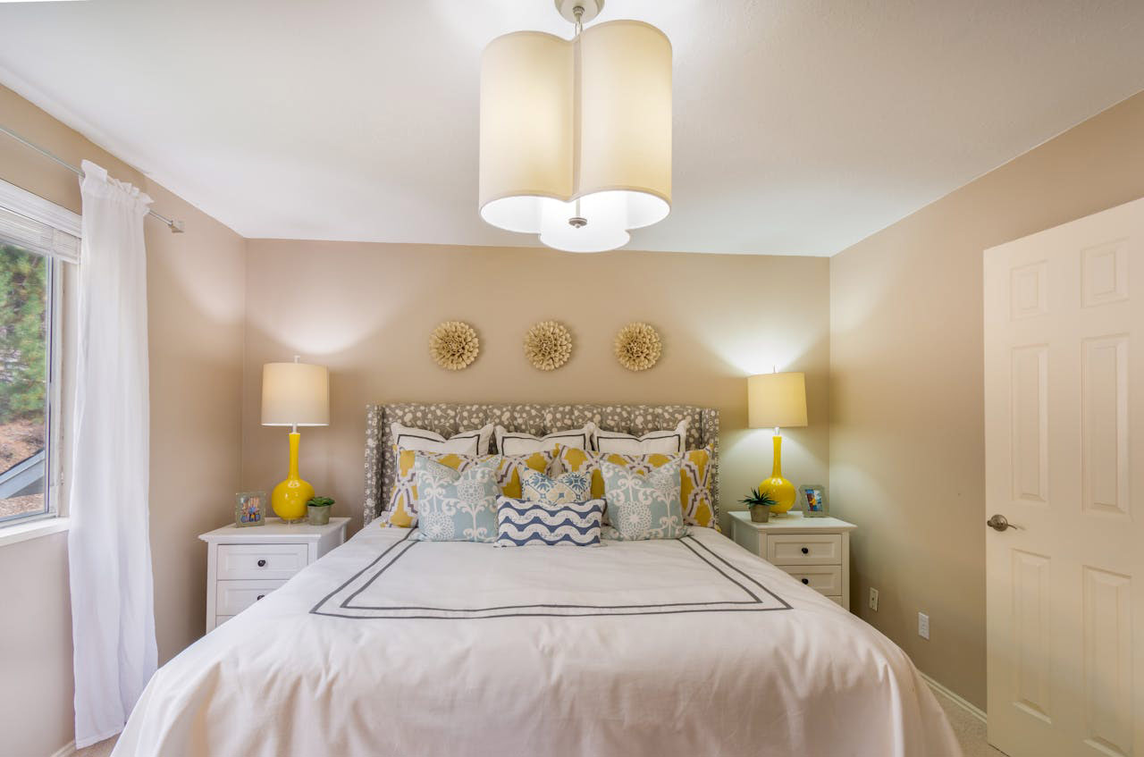 Stylish Bed Covers to Transform Your Bedroom: Trends and Tips